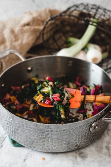 How to cook sauteed Swiss rainbow chard with garlic